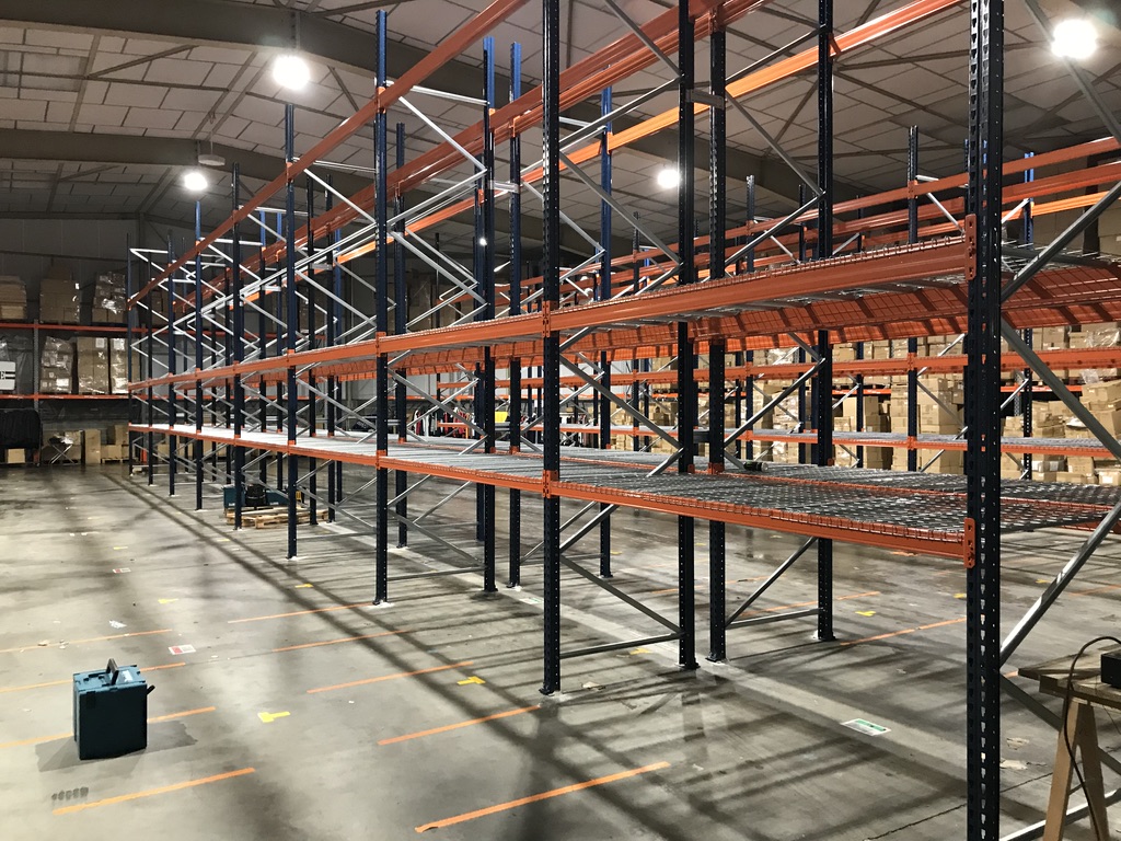 Montage de racks de stockage dans l’Aveyron - GLK Rayonnages